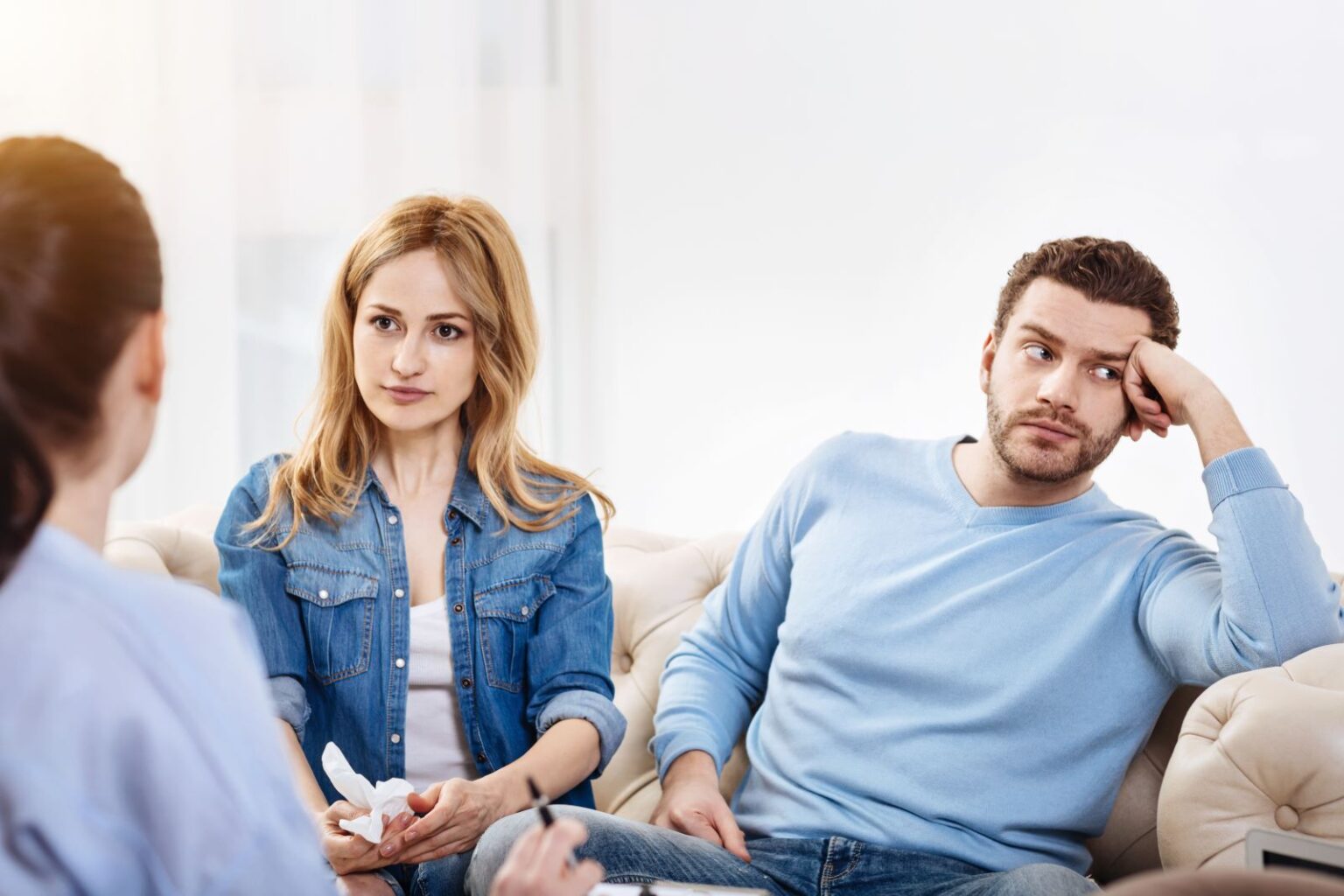 Tipsaholic | Mind the Gap: 12 Annoying Millennial Habits Revealed