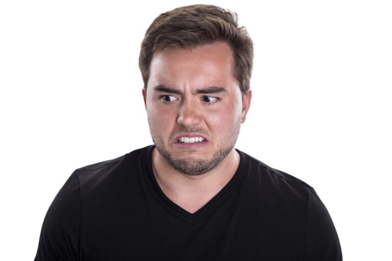 Tipsaholic | Mind the Gap: 12 Annoying Millennial Habits Revealed